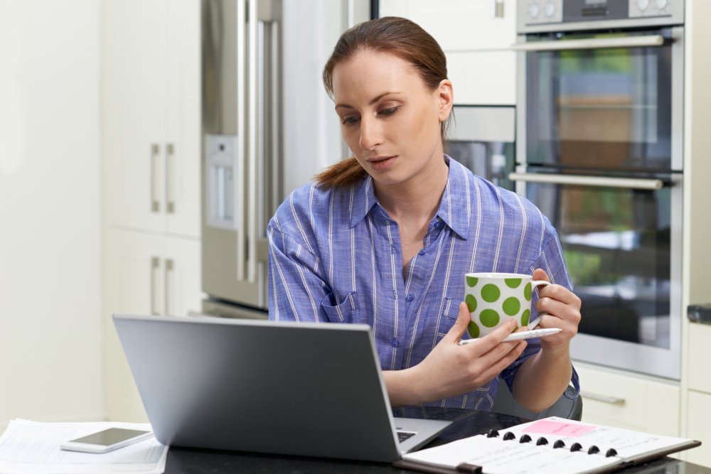 Here are 6 tips on making extra cash outside your permanent job